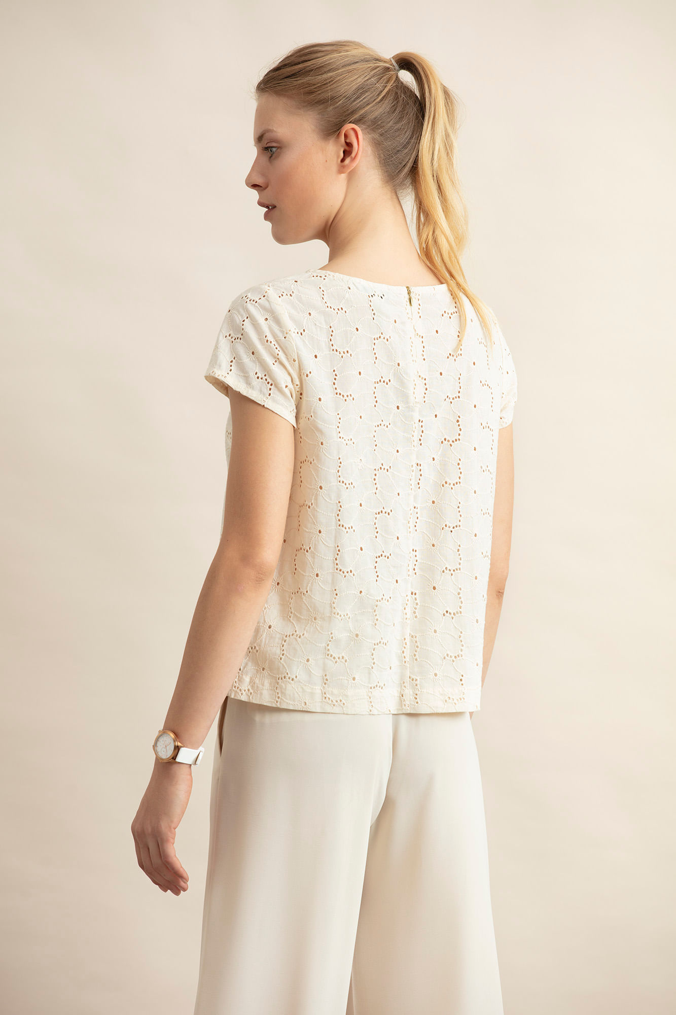 MRS TOP WITH ENGLISH EMBROIDERY - Quebramar